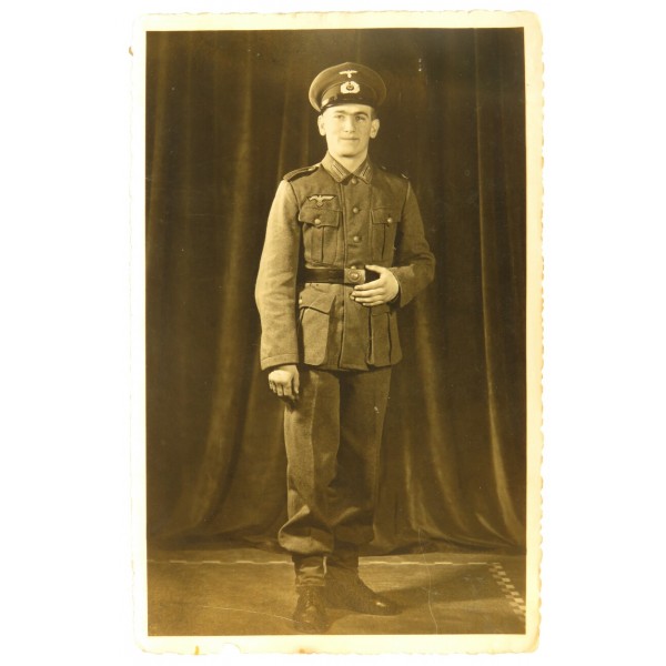 Photo of a Wehrmacht soldier in a M40 field uniform with early insignia