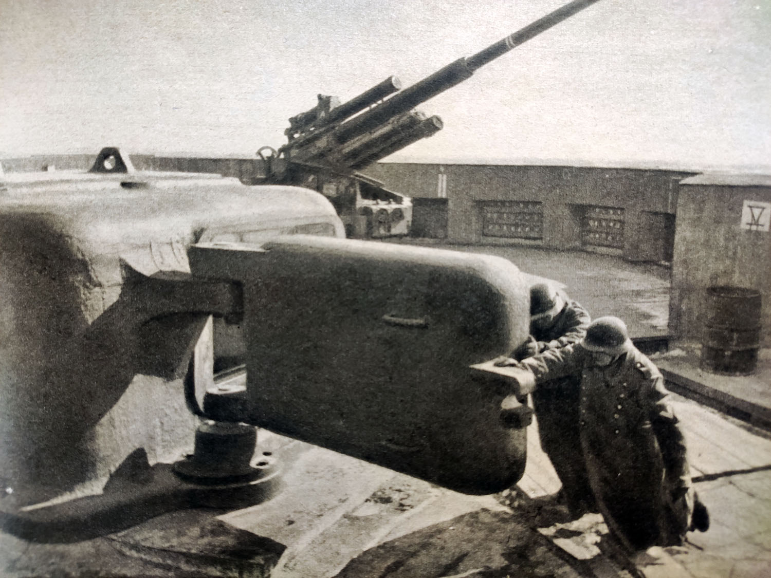 The Luftwelt - vol. 16, 15th of August 1942 - Anti-aircraft artillery ...