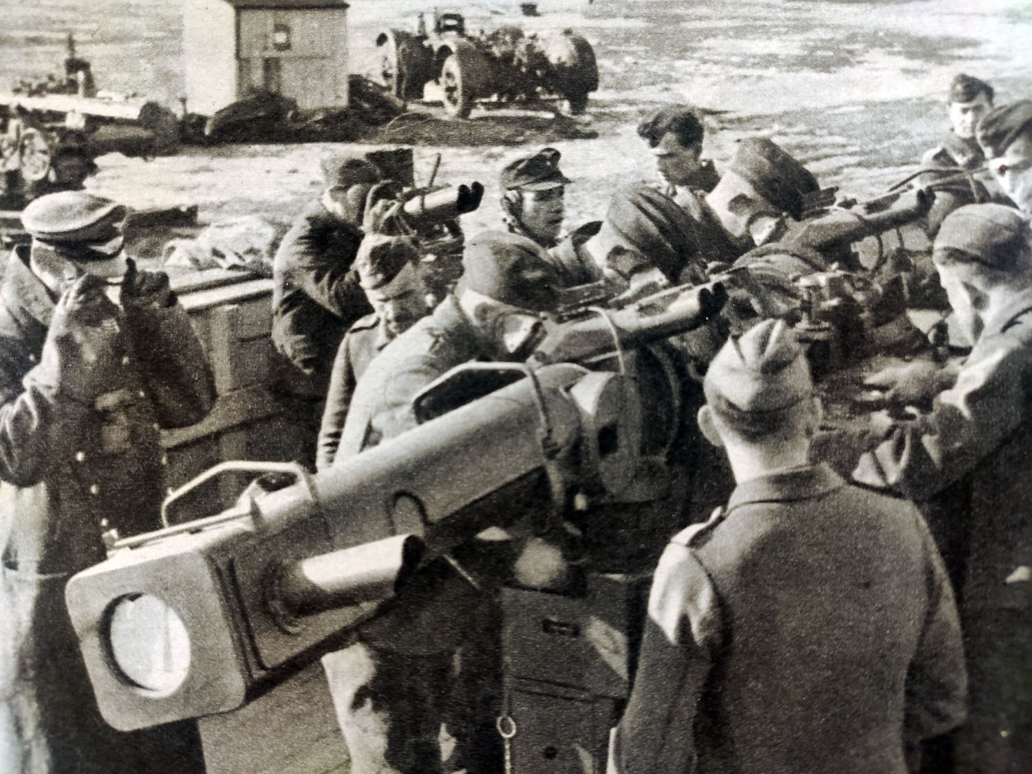 The Luftwelt - vol. 16, 15th of August 1942 - Anti-aircraft artillery ...