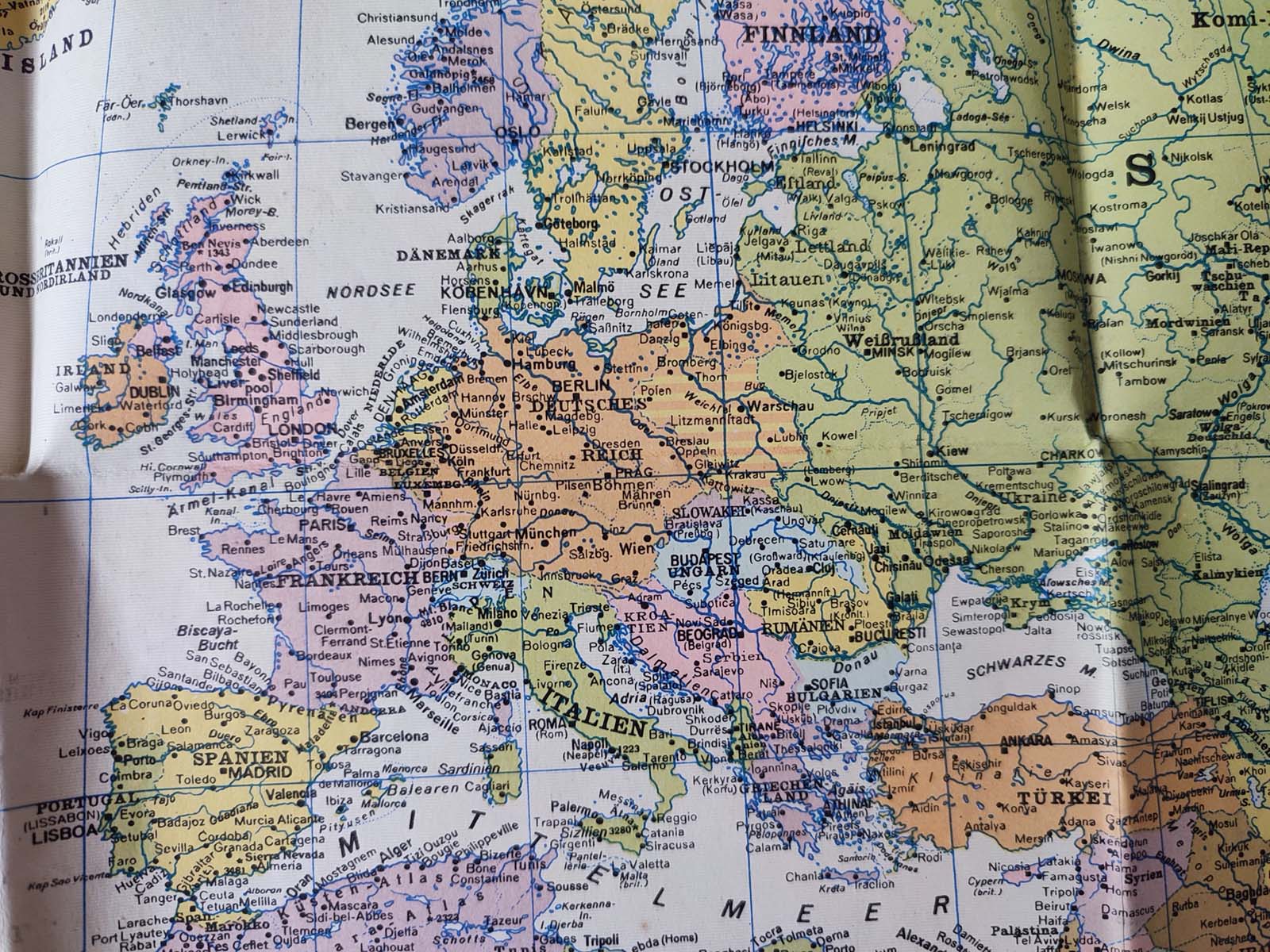 Political map of the World at scale 1 : 40 000 000, 1941