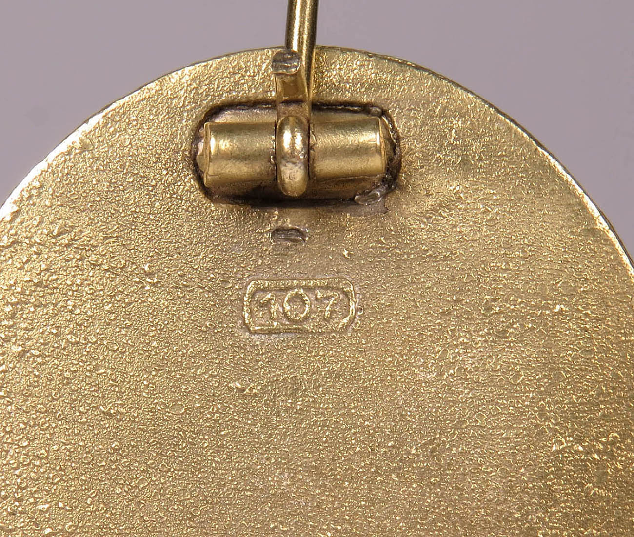 Carl Wild "107" Wound Badge in Gold