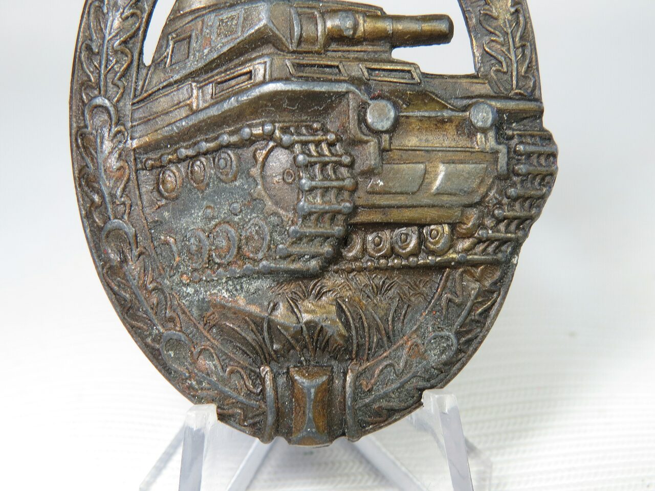 Tank assault badge in bronze, hollow, marked A.S.