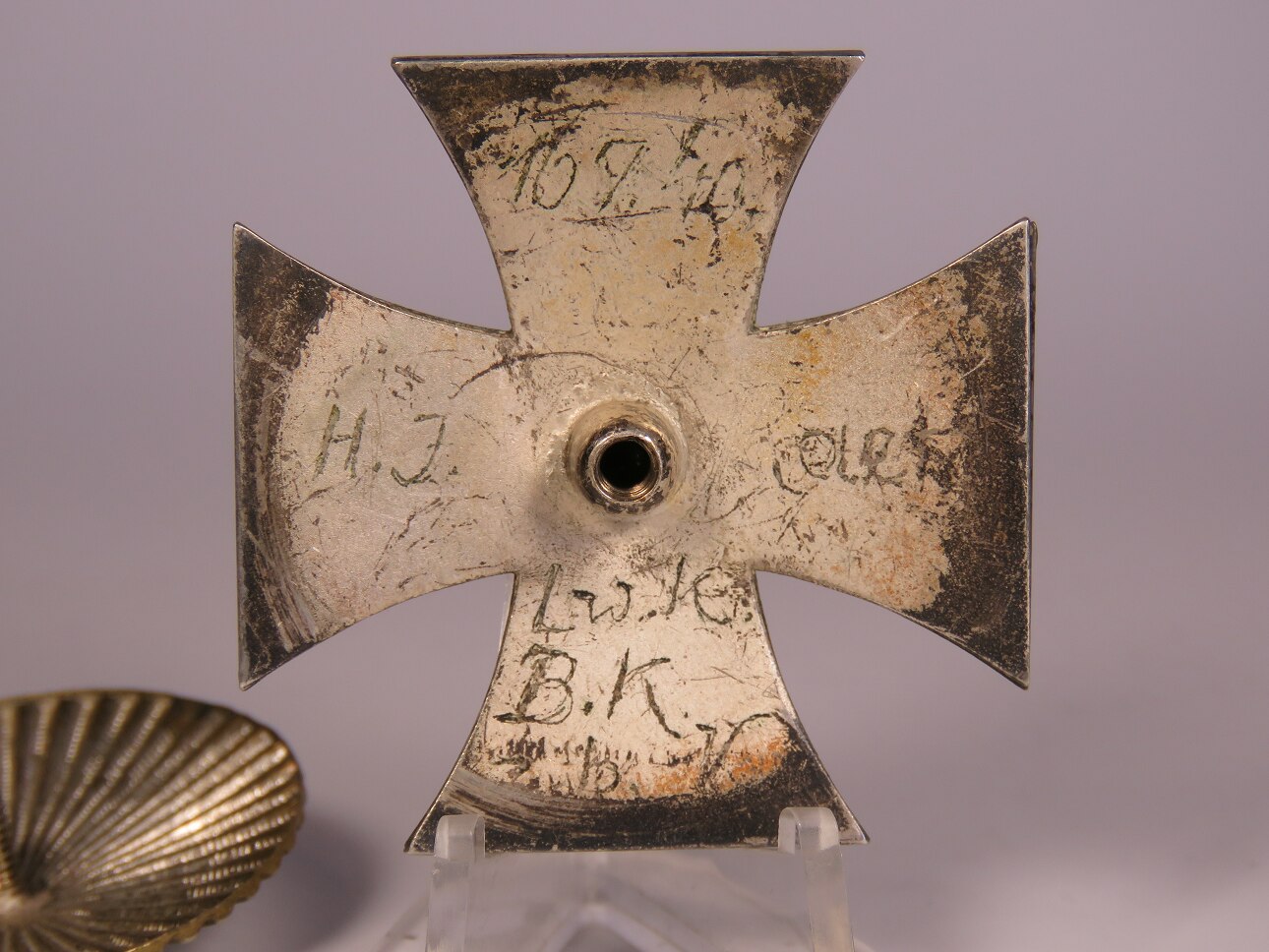 Iron Cross First Class Deumer, on a clamshell screw
