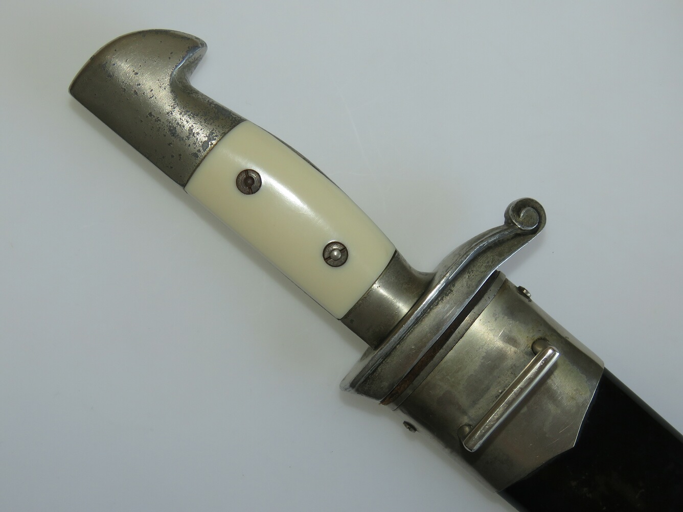 TeNo Hewer. Stamped with a No. 1155