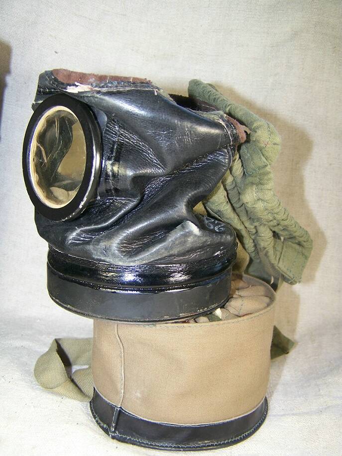 Estonia Gasmask ARS-34 marked.- Field Gear