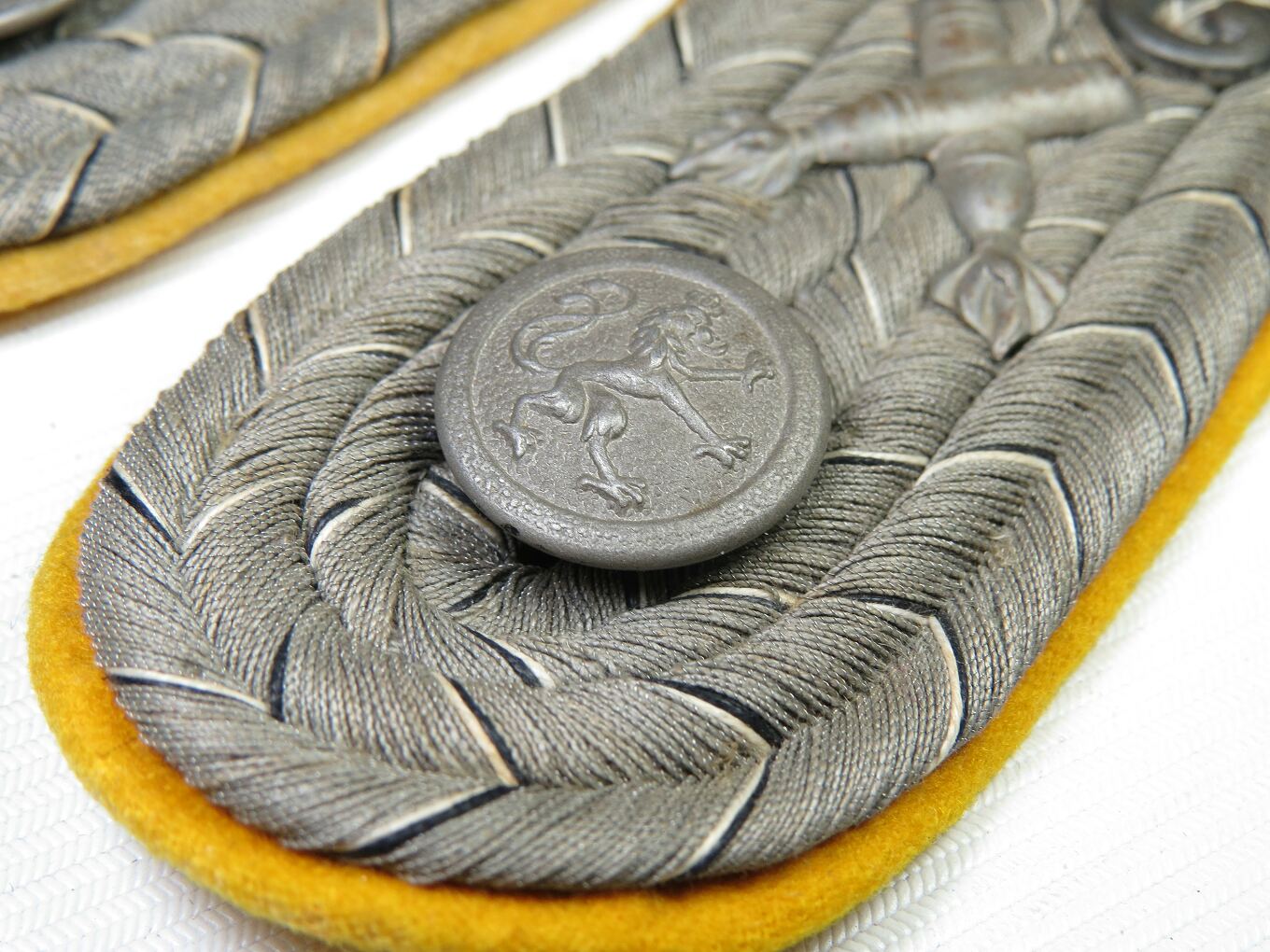 WW1 Lieutenant of Fußartillerie-Bataillon 24 shoulder boards
