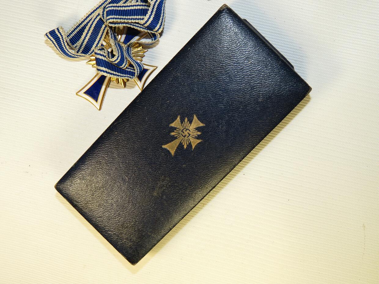 3rd Reich cross of German mother - Ehrenkreuz der Deutschen Mutter ...
