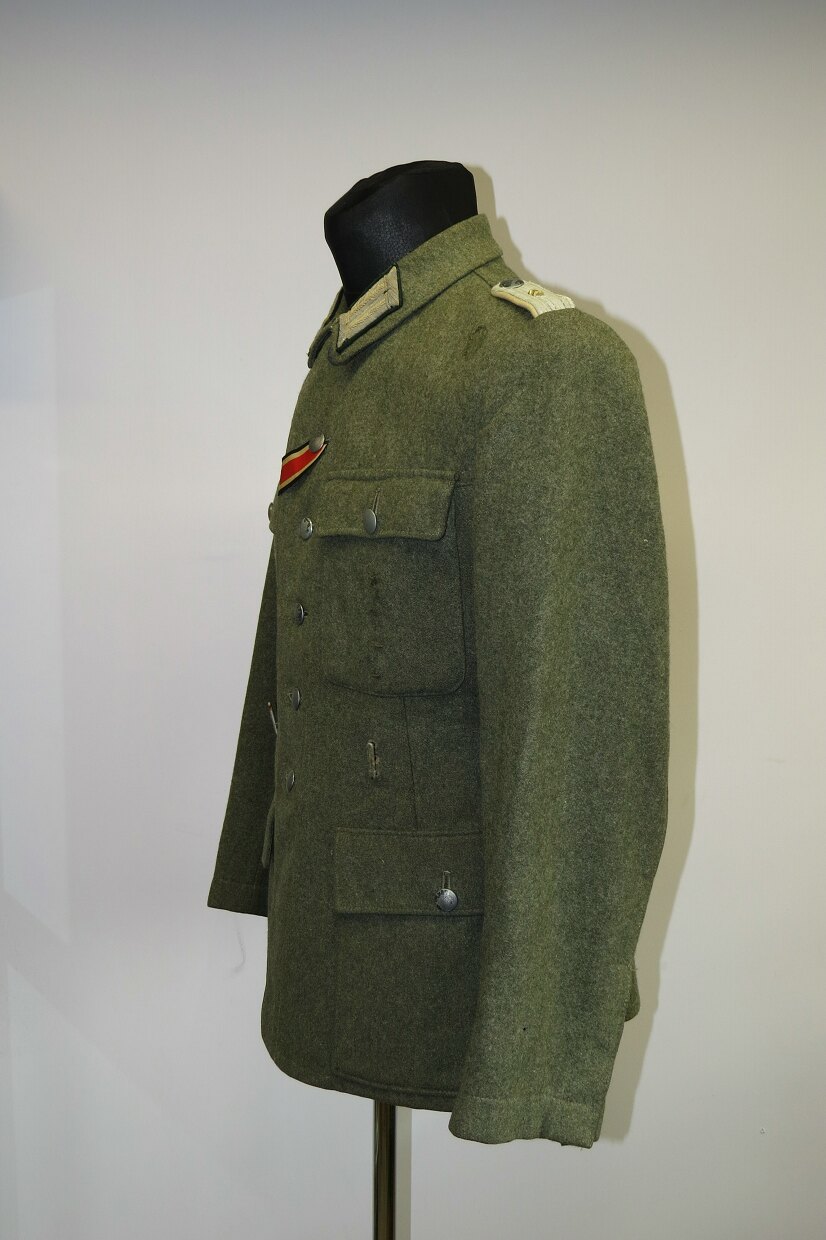 M43 Wehrmacht Heer tunic in rank of lieutenant of the 1st Infanterie ...