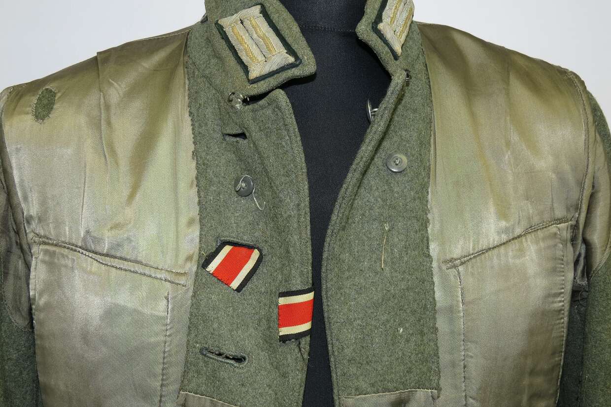 M43 Wehrmacht Heer tunic in rank of lieutenant of the 1st Infanterie ...