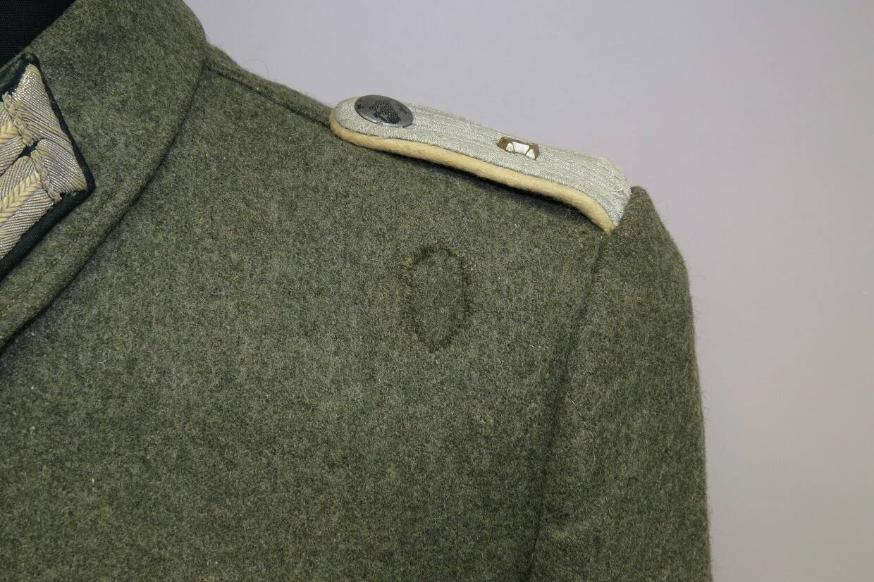 M43 Wehrmacht Heer tunic in rank of lieutenant of the 1st Infanterie ...