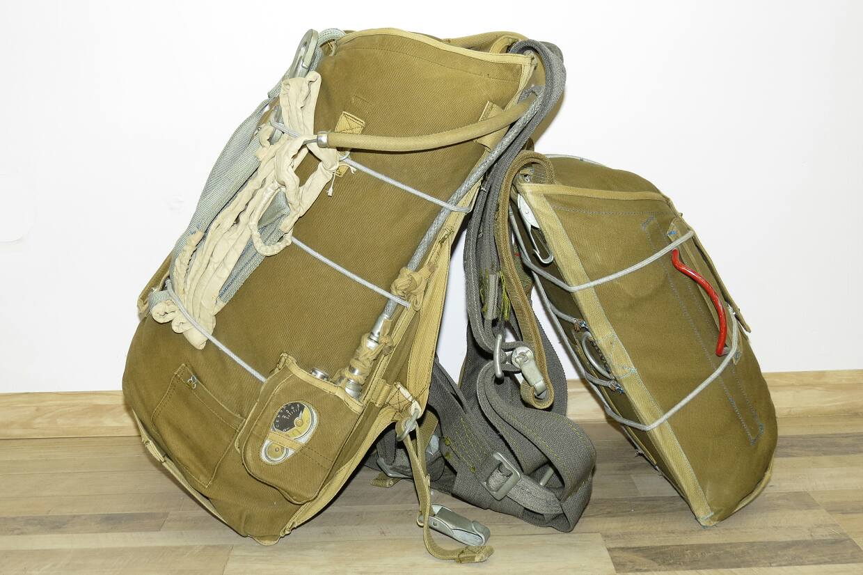 Soviet early post war parachute PD-47, completed set, early postwar ...