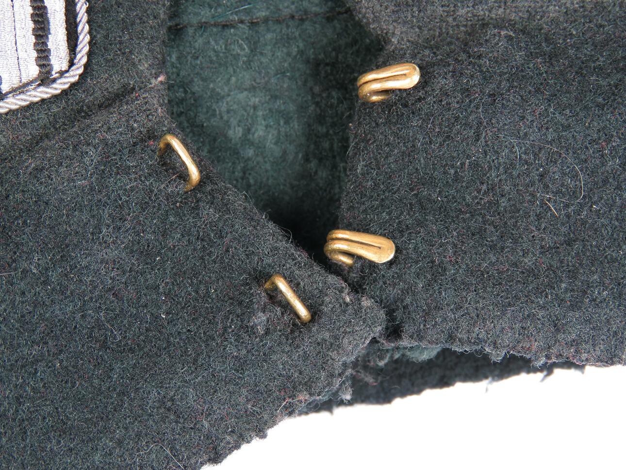 SS Haupsturmführer's collar with collar tabs