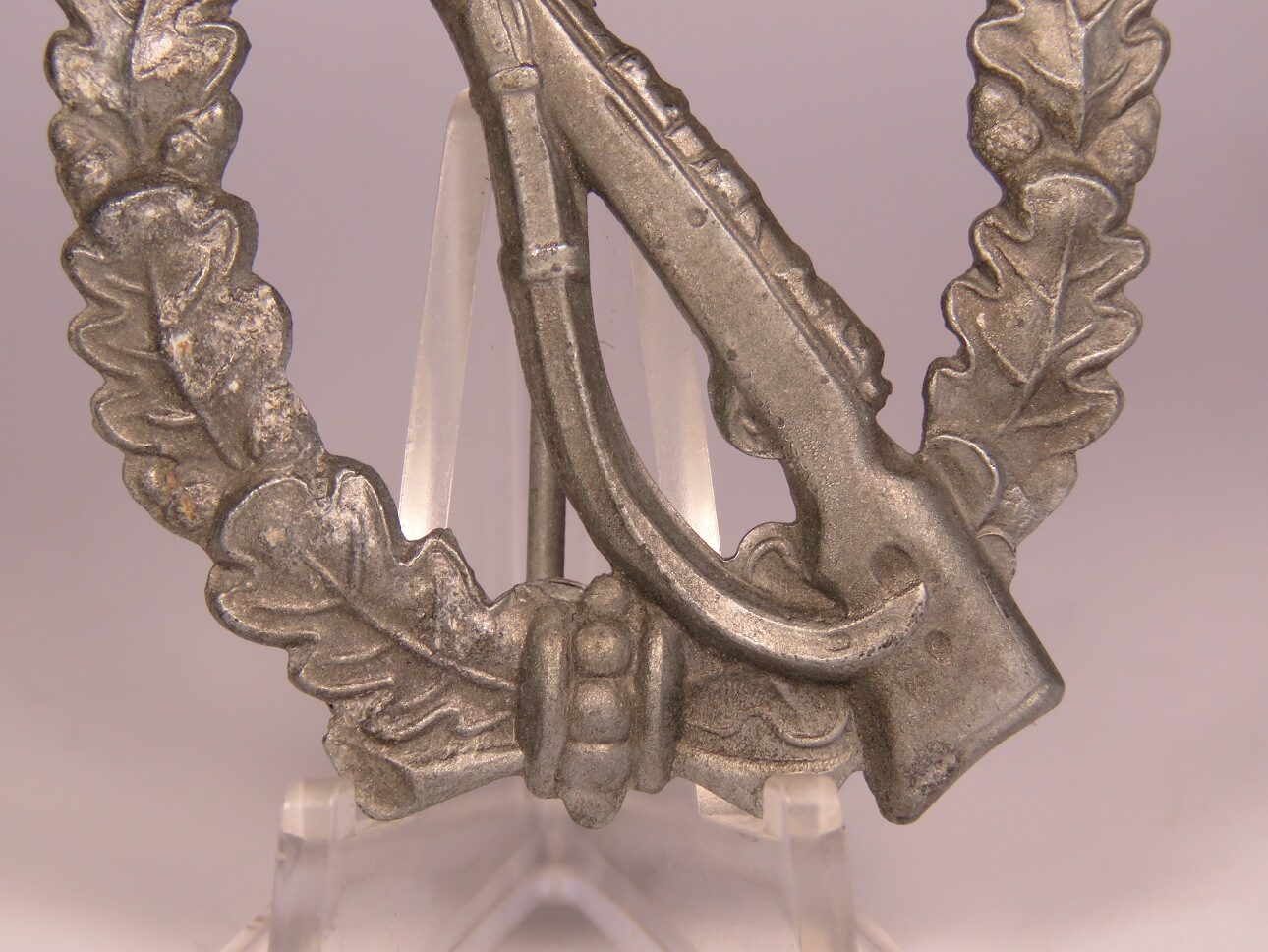 Infantry assault badge E. Ferd Wiedmann, “Lily Pad” Hinge