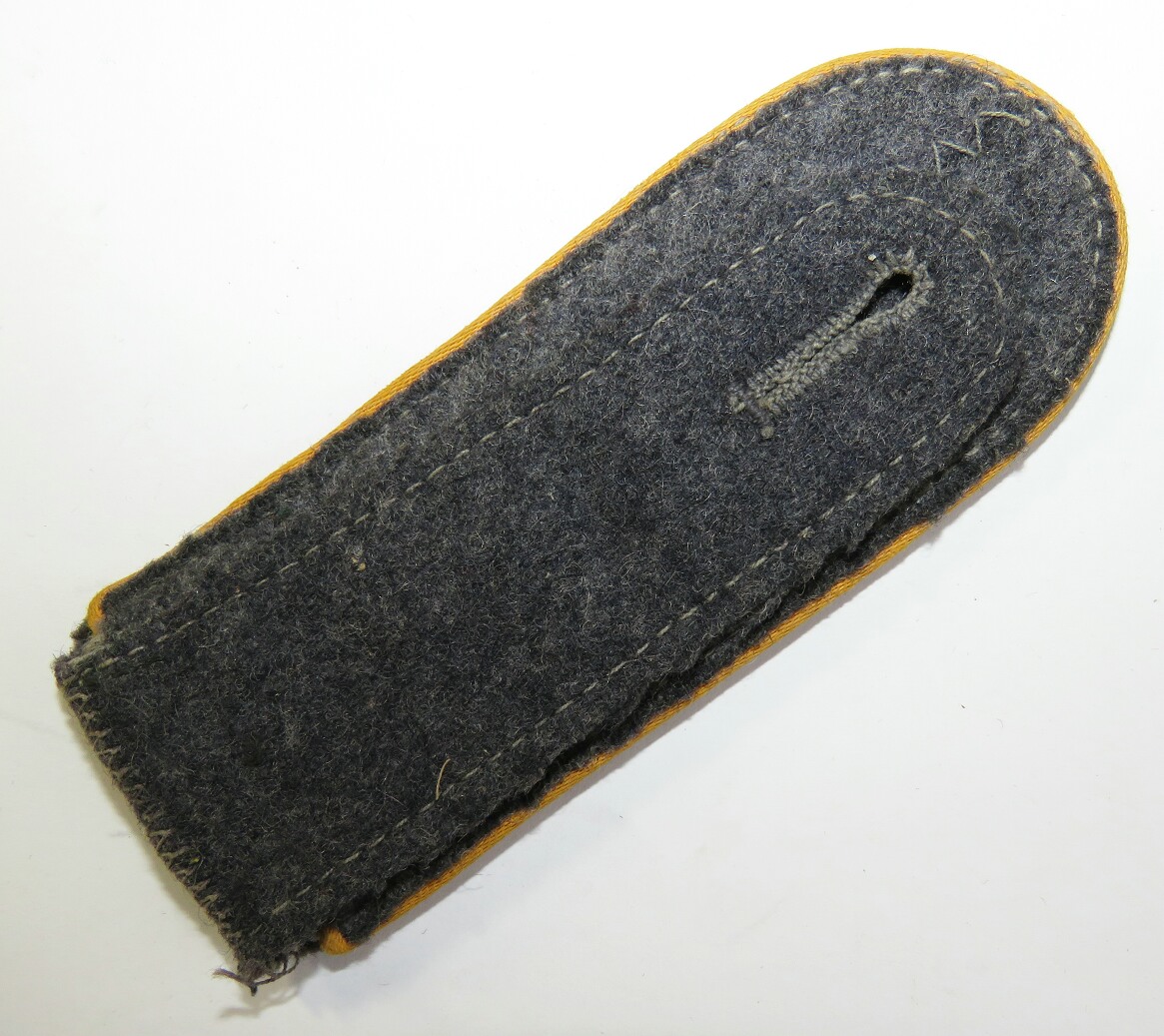 Luftwaffe shoulder board for flight or parachute personnel