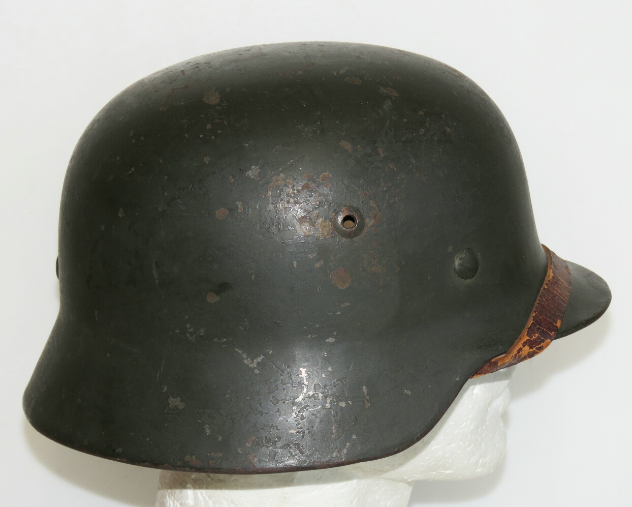 Early M35 Helmet ET64 with non-reinforced aluminum liner band