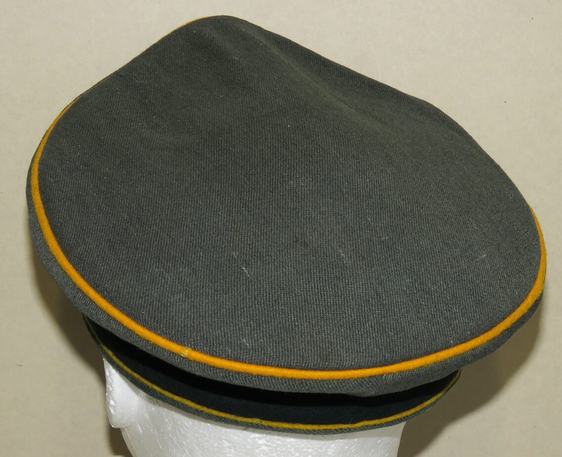 Armoured reconnaissance of the Wehrmacht visor hat for officers