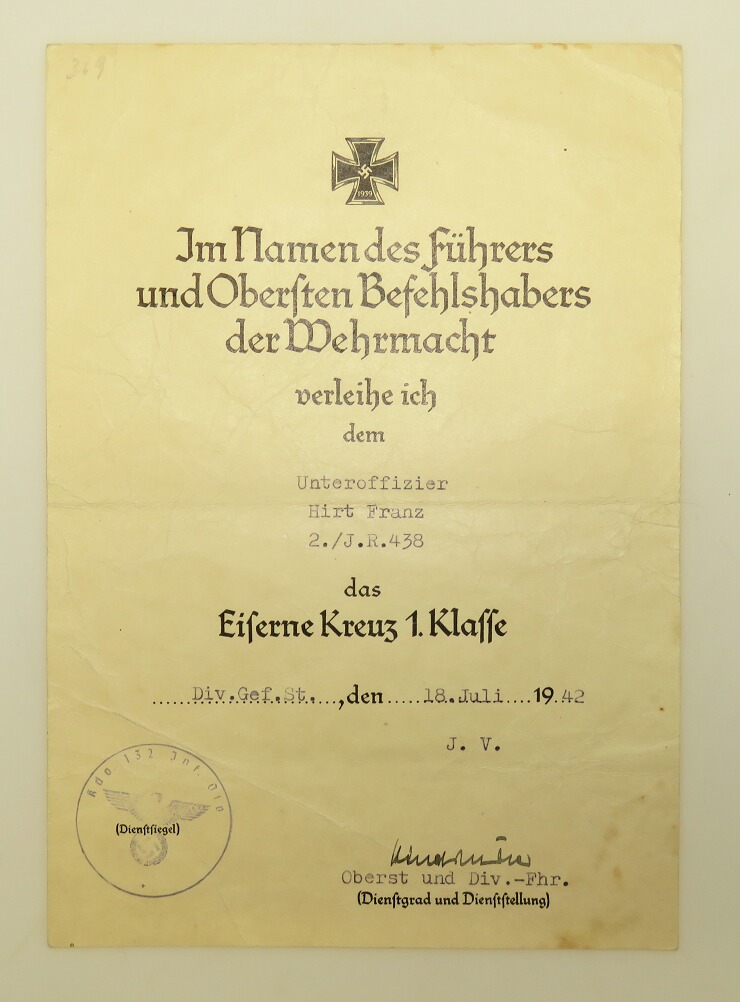 Satz Verleihungsurkunden für einen Infanterieleutnant der Wehrmacht ...
