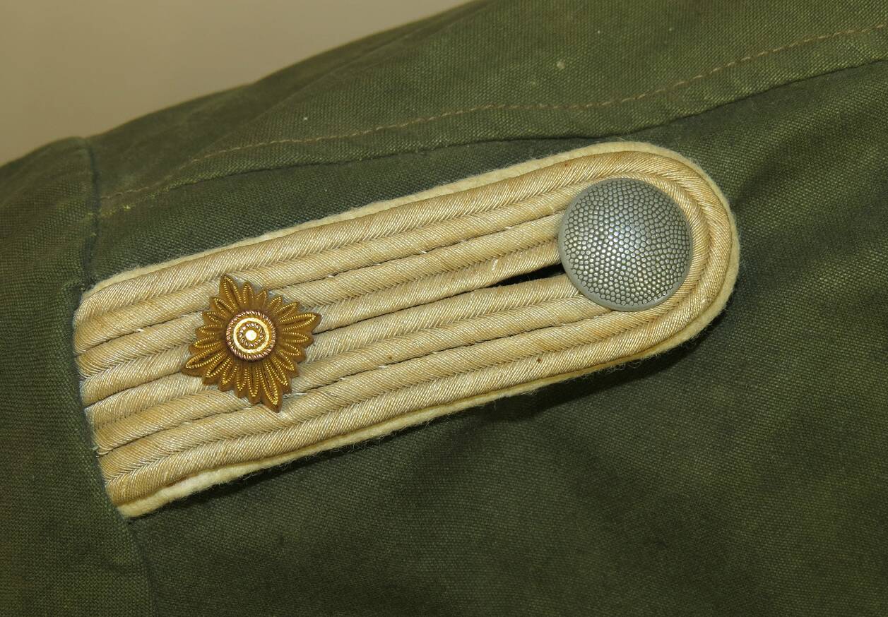German officer summer tunic for Oberleutnant in Infantry for use at the ...