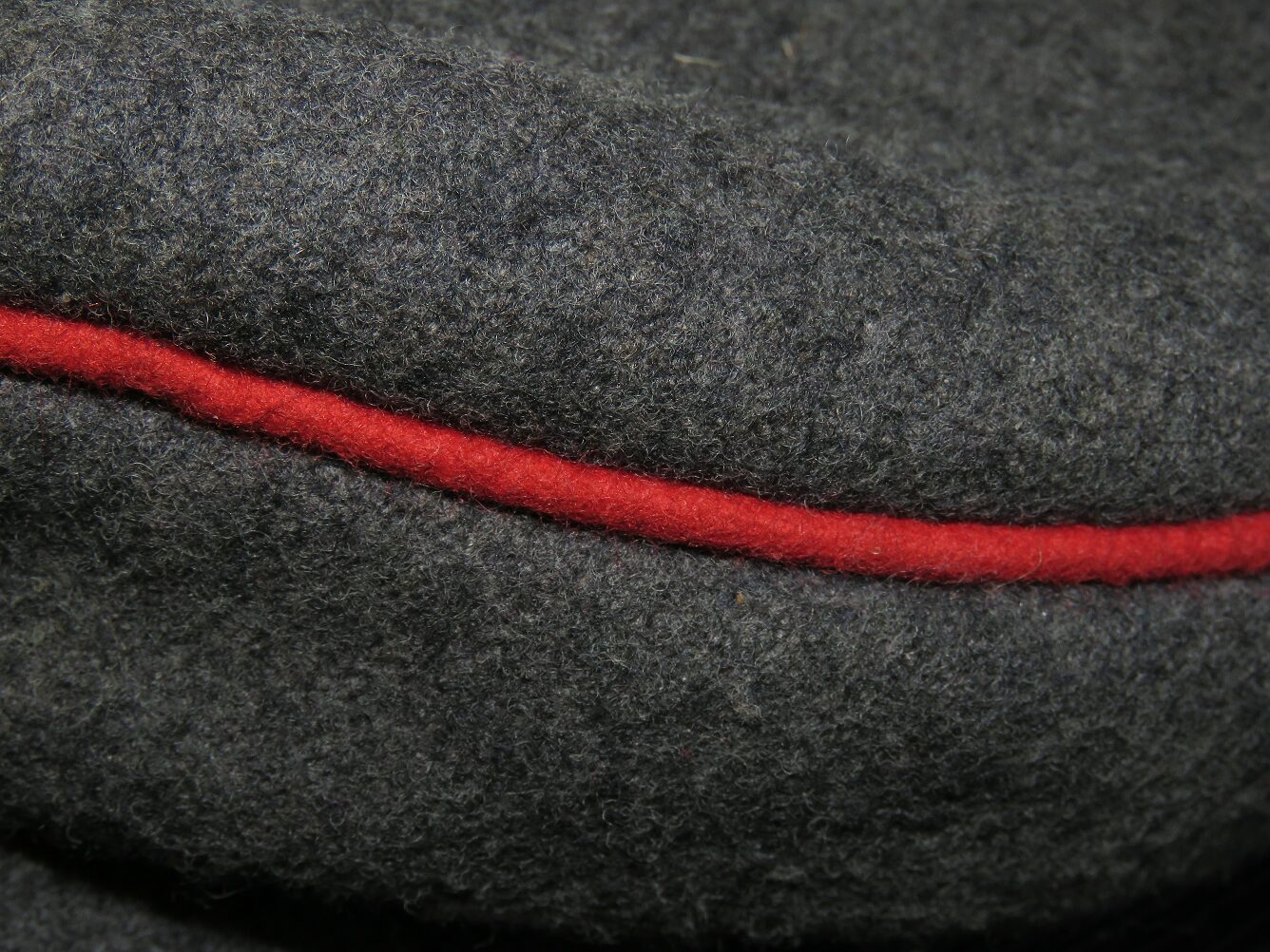 Luftwaffe officer visor cap, late-war issue, with Flak artillery branch ...