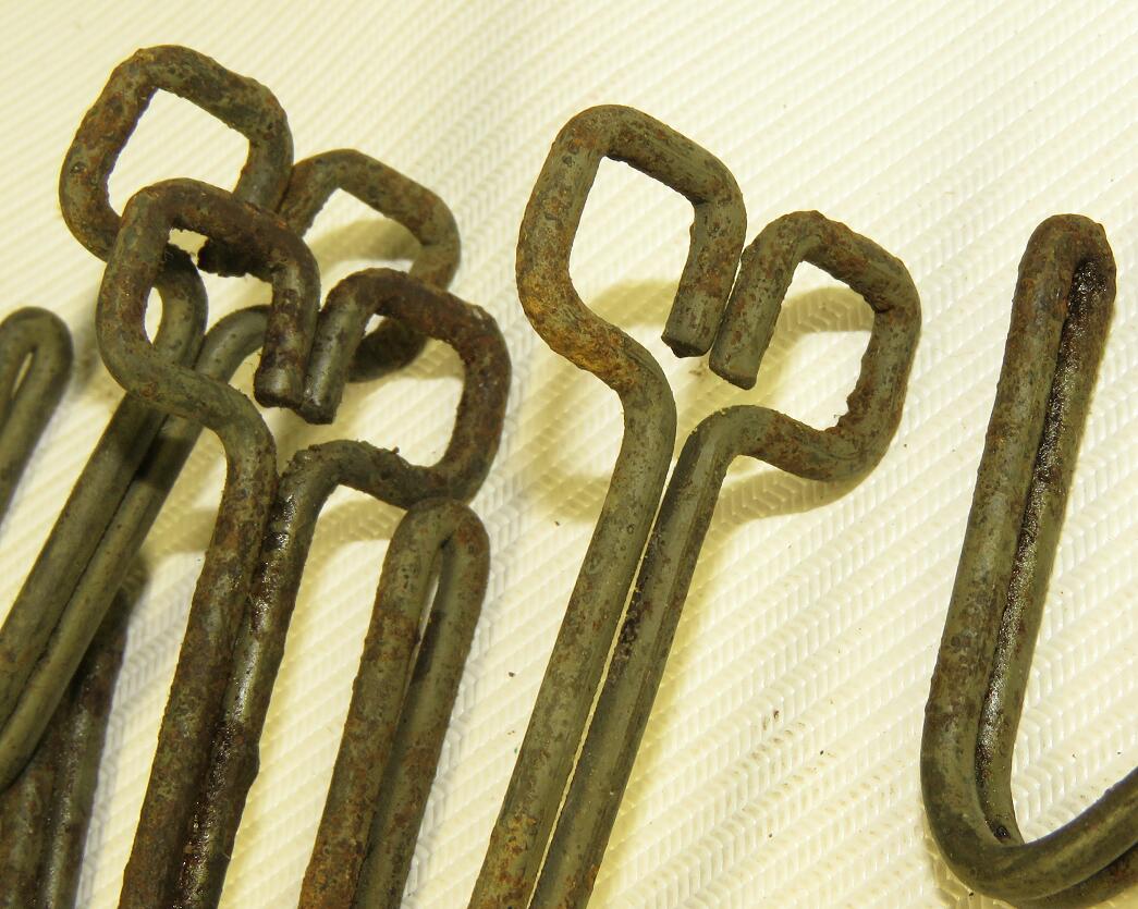 German tunic belt support hooks- Heer