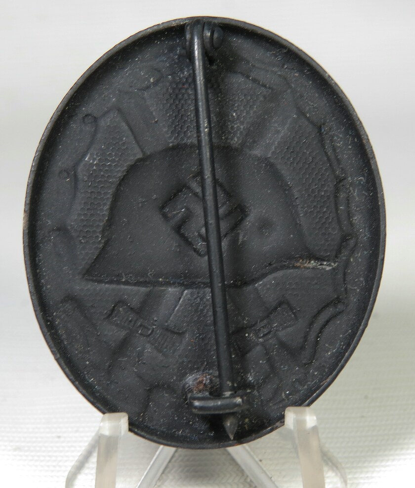 Mint, unmarked Wound badge in black 1939