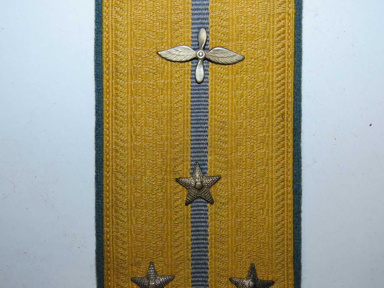 RKVMF senior lieutenant of aviation shoulder board