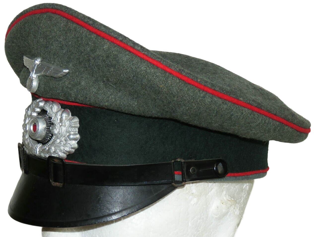 Wehrmacht artillery NCO and enlisted ranks visor cap