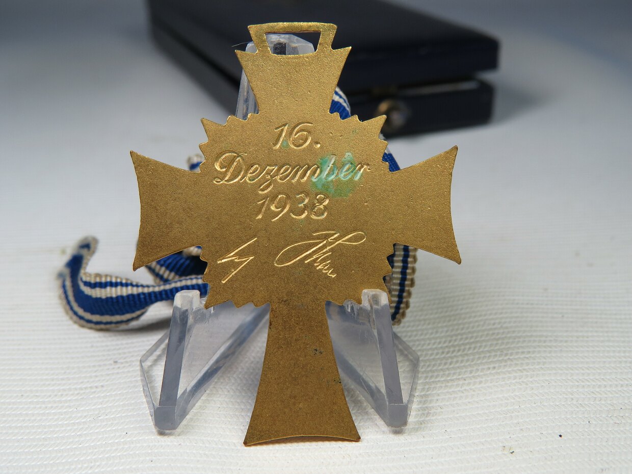 3rd Reich Mother cross in gold with original box of issue R.Souval Wien