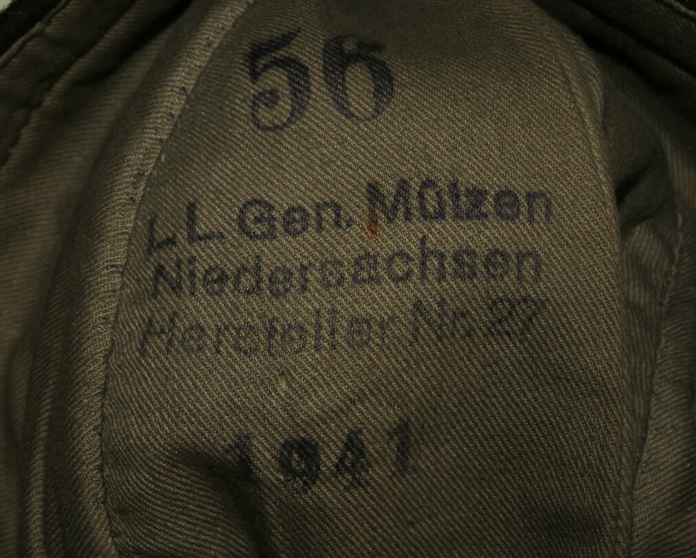 Wehrmacht armored reconnaissance officer's side cap