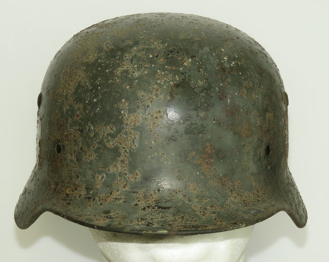 Double-decal M 35 SS helmet