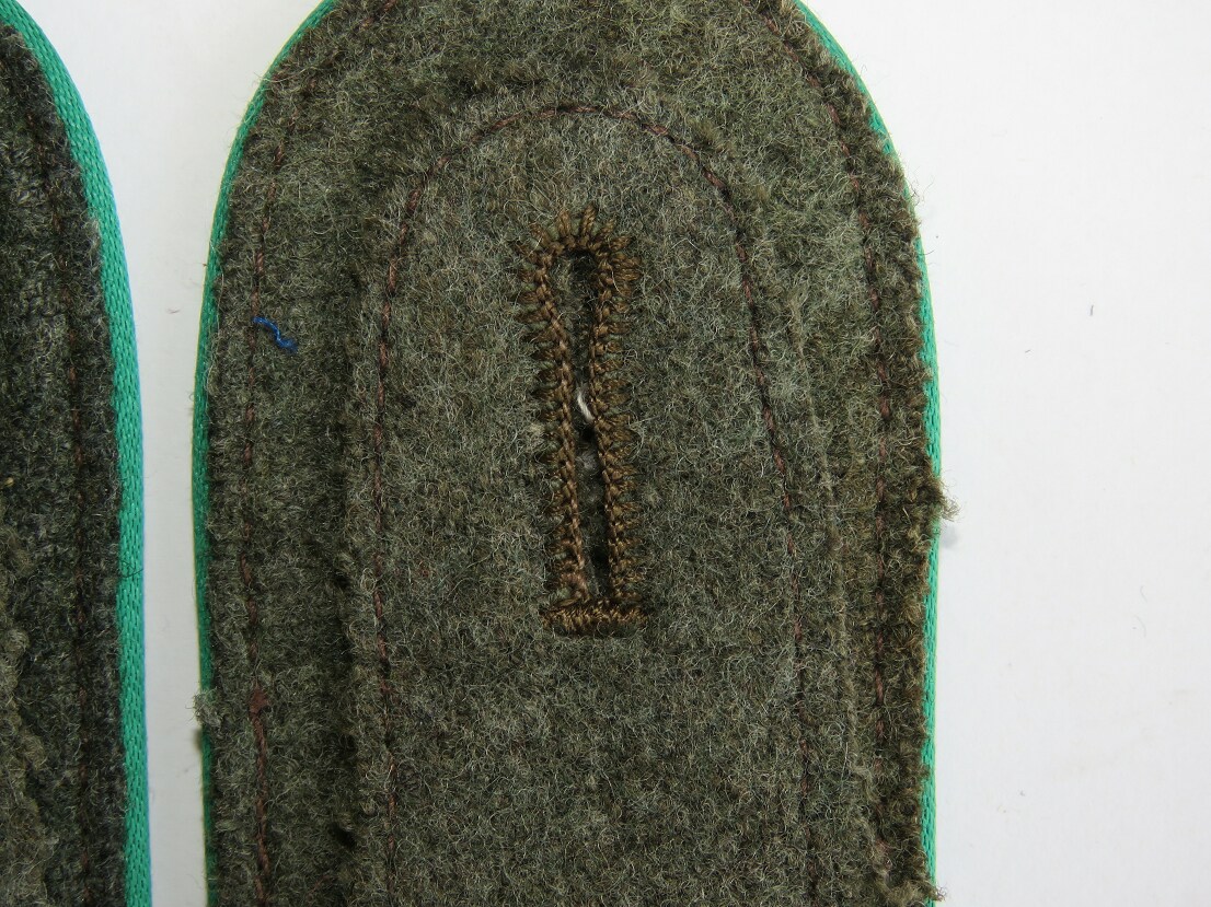 Shoulder boards of mountain troops training unit, L-cipher