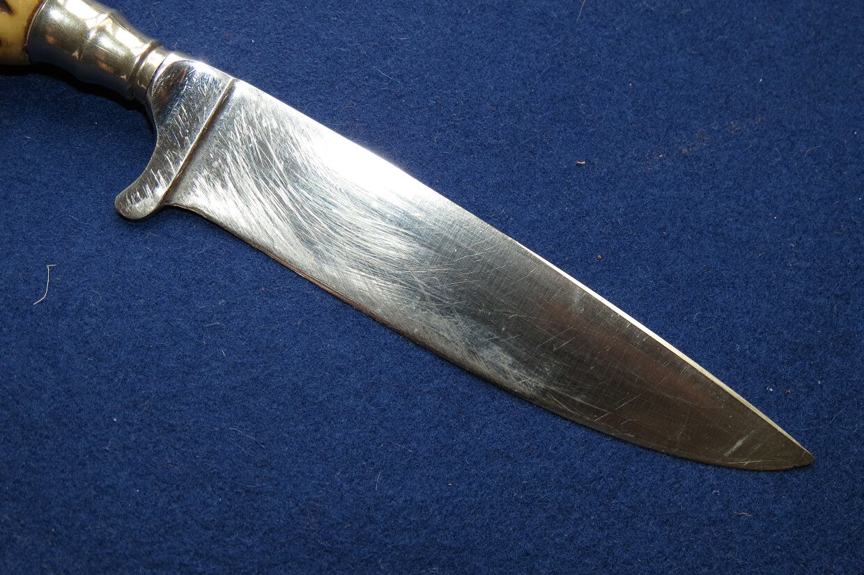 WW1 or WW2 German Traditional Nicker Kampfmesser.