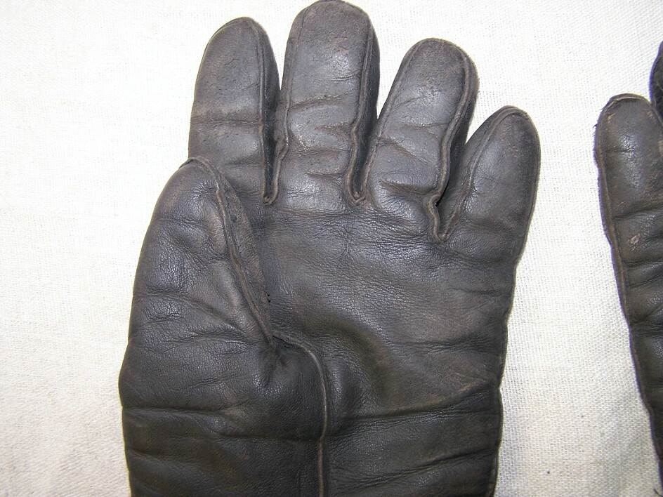 Pair of war time soviet tank crew gloves- Other uniforms